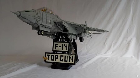 Beyond the Brick - Motorized LEGO F-14 Tomcat - Arfy'z tranche du Net